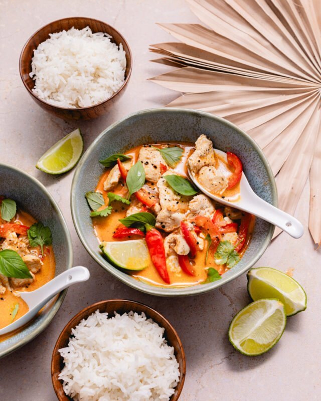 Poulet Coco au Curry Rouge Thaï : Recette Parfumée et Exotique | hellonélo
