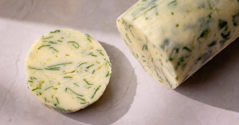 Beurre persillé maison : recette facile du beurre à l’ail et au persil ...